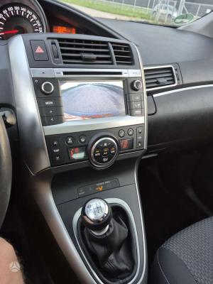 Brown Toyota Verso 2013 in Siauliai, with an engine capacity of 2.00 L and mileage of 278 thousand km for 5650 €, photo 23 on AUTOMOTO.COM.LV
