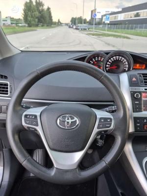 Brown Toyota Verso 2013 in Siauliai, with an engine capacity of 2.00 L and mileage of 278 thousand km for 5650 €, photo 28 on AUTOMOTO.COM.LV