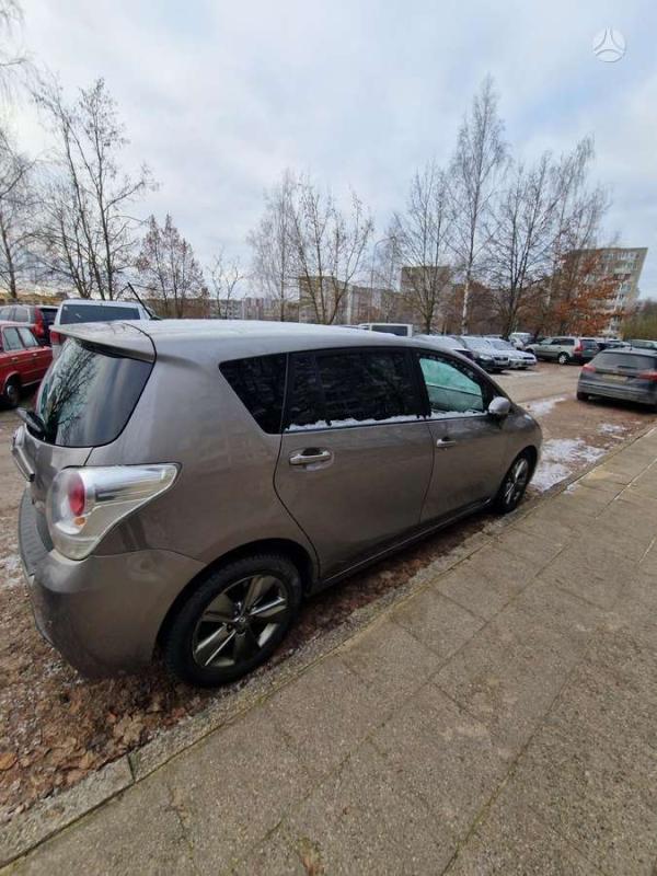 Brown Toyota Verso 2014 in Vilnius, with an engine capacity of 2.23 L and mileage of 229 thousand km for 8400 €, photo 3 on AUTOMOTO.COM.LV