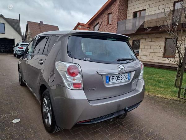 Brown Toyota Verso 2014 in Taurage, with an engine capacity of 1.60 L and mileage of 170 thousand km for 6200 €, photo 6 on AUTOMOTO.COM.LV