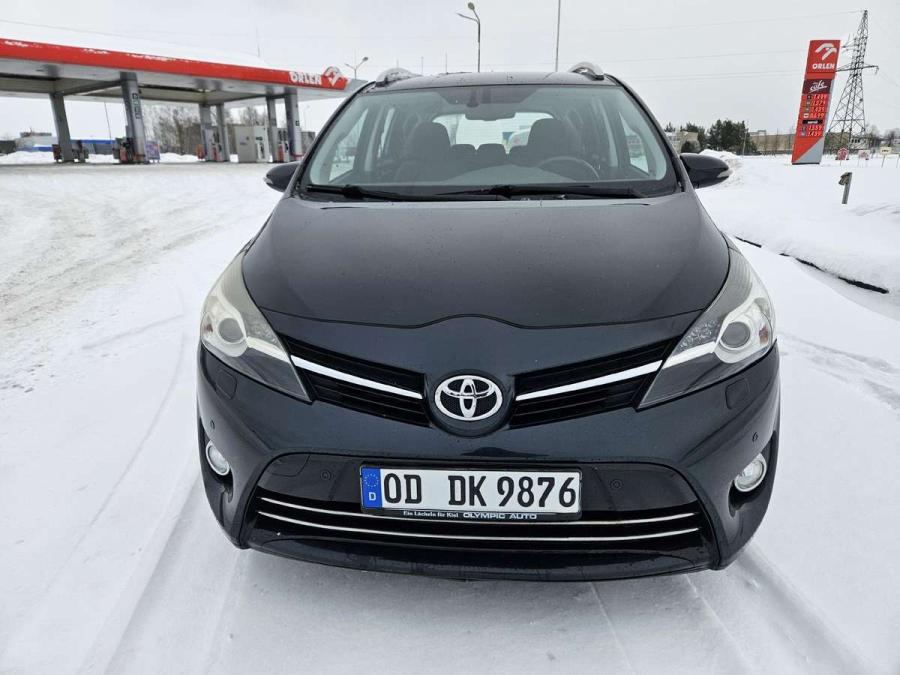 Brown Toyota Verso 2014 in Mazeikiai, with an engine capacity of 2.20 L and mileage of 272 thousand km for 5650 €, photo 5 on AUTOMOTO.COM.LV