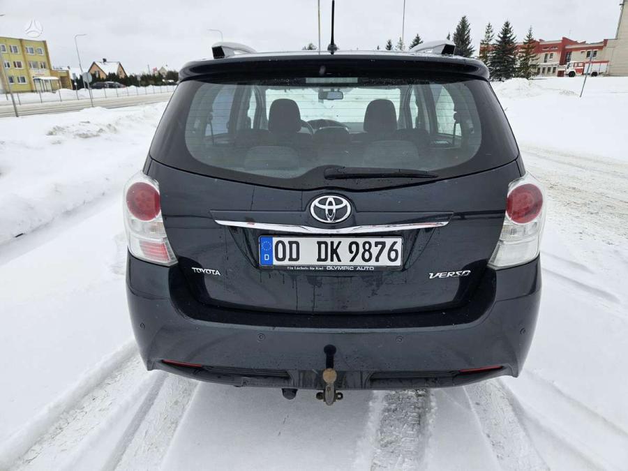 Brown Toyota Verso 2014 in Mazeikiai, with an engine capacity of 2.20 L and mileage of 272 thousand km for 5650 €, photo 12 on AUTOMOTO.COM.LV