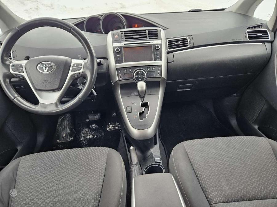 Brown Toyota Verso 2014 in Mazeikiai, with an engine capacity of 2.20 L and mileage of 272 thousand km for 5650 €, photo 19 on AUTOMOTO.COM.LV