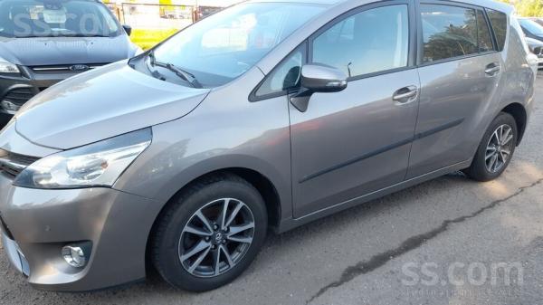 Brūns Toyota Verso 2014 Rīga, ar dzinēja tilpumu 1.60 L un nobraukumu 230 tūkst. km par 6700 €, foto 5 vietnē AUTOMOTO.COM.LV