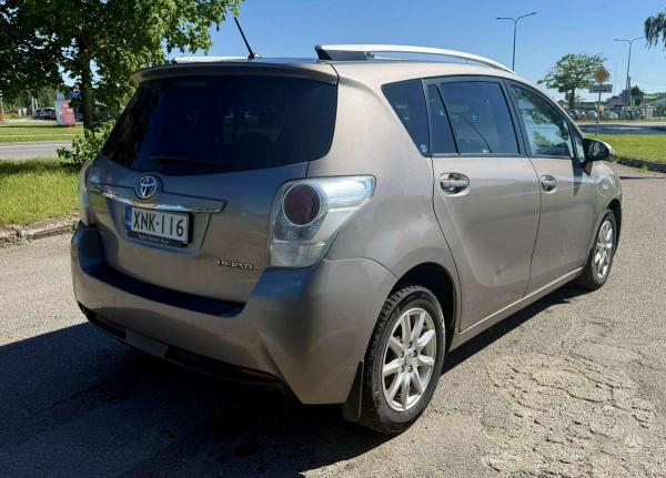 Brown Toyota Verso 2014 in Taurage, with an engine capacity of 1.60 L and mileage of 240 thousand km for 4500 €, photo 3 on AUTOMOTO.COM.LV