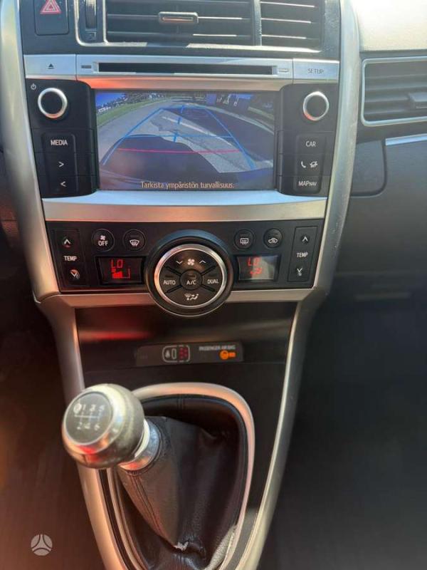 Brown Toyota Verso 2014 in Taurage, with an engine capacity of 1.60 L and mileage of 240 thousand km for 4500 €, photo 10 on AUTOMOTO.COM.LV