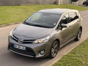 Brown Toyota Verso 2014 in Jonava, with an engine capacity of 1.60 L and mileage of 195 thousand km for 4550 €, photo  on AUTOMOTO.COM.LV