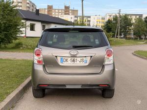 Brown Toyota Verso 2014 in Jonava, with an engine capacity of 1.60 L and mileage of 195 thousand km for 4550 €, photo 4 on AUTOMOTO.COM.LV
