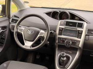Brown Toyota Verso 2014 in Jonava, with an engine capacity of 1.60 L and mileage of 195 thousand km for 4550 €, photo 5 on AUTOMOTO.COM.LV