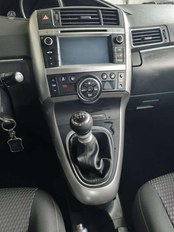 Brūns Toyota Verso 2014 Širvintos, ar dzinēja tilpumu 1.60 L un nobraukumu 233 tūkst. km par 4800 €, foto 5 vietnē AUTOMOTO.COM.LV