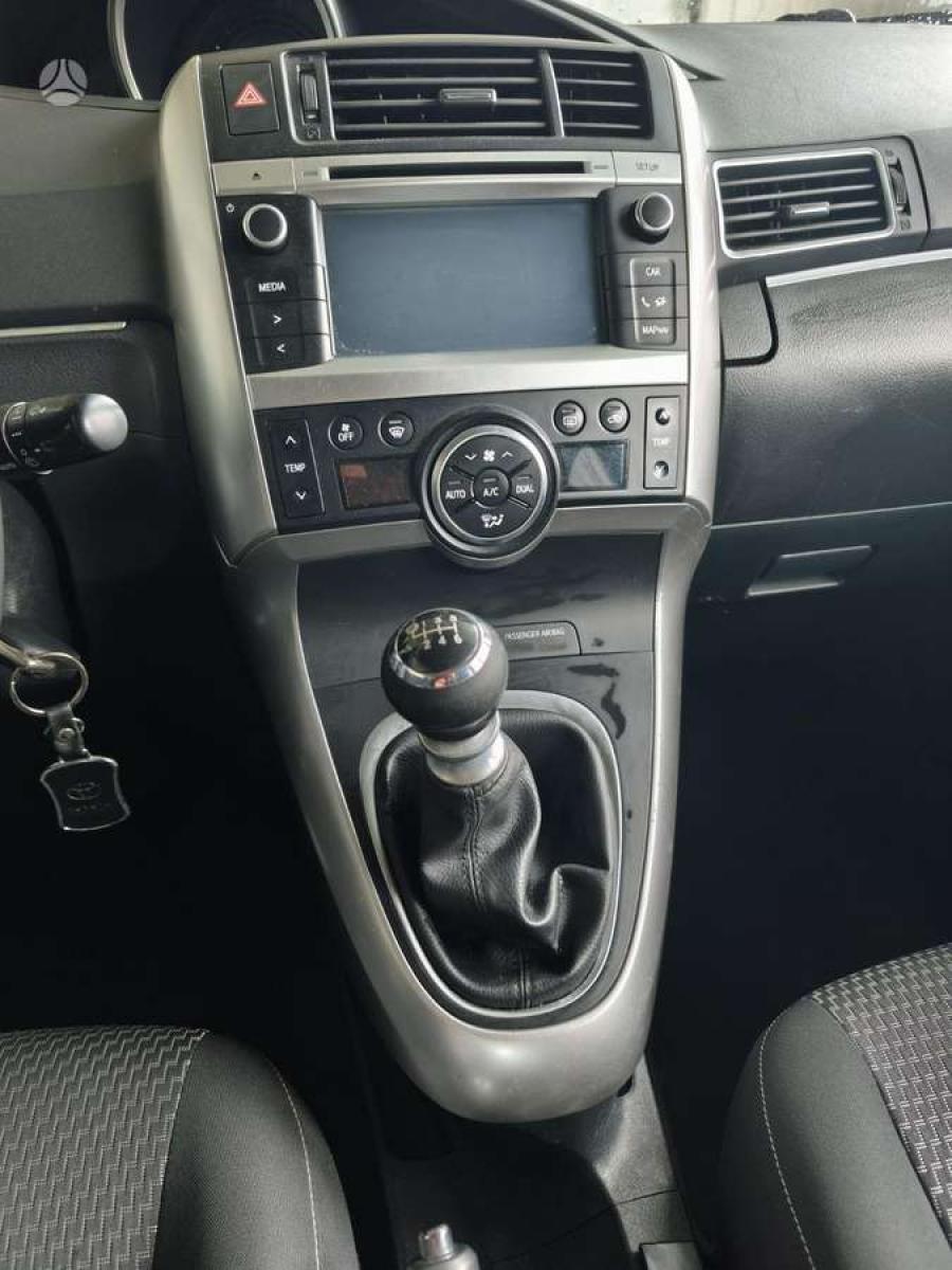 Brūns Toyota Verso 2014 Širvintos, ar dzinēja tilpumu 1.60 L un nobraukumu 233 tūkst. km par 4800 €, foto 6 vietnē AUTOMOTO.COM.LV