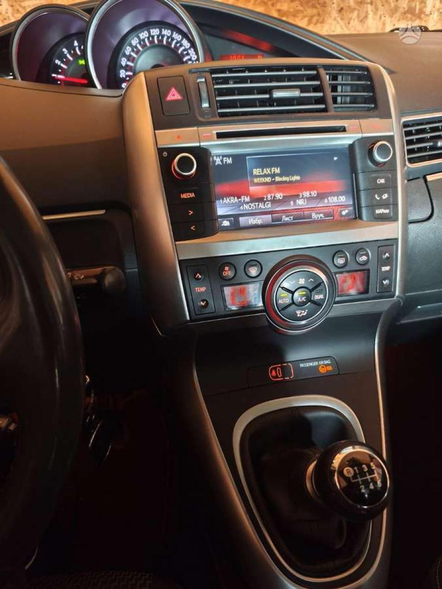 Brūns Toyota Verso 2014 Širvintos, ar dzinēja tilpumu 1.60 L un nobraukumu 233 tūkst. km par 4800 €, foto 8 vietnē AUTOMOTO.COM.LV