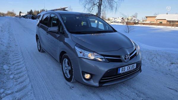 Brūns Toyota Verso 2015 Plungė, ar dzinēja tilpumu 1.60 L un nobraukumu 188 tūkst. km par 6950 €, foto 1 vietnē AUTOMOTO.COM.LV