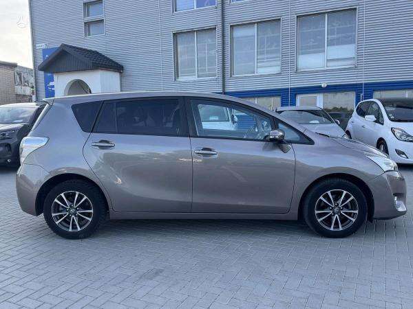 Brūns Toyota Verso 2015 Tauragė, ar dzinēja tilpumu 1.60 L un nobraukumu 248 tūkst. km par 5500 €, foto 4 vietnē AUTOMOTO.COM.LV