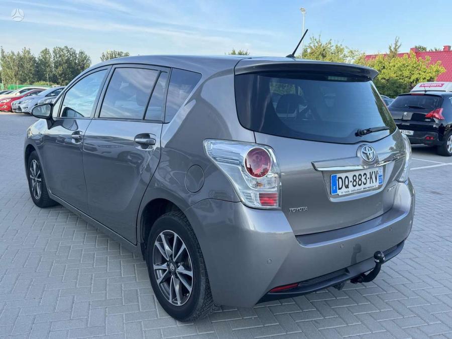 Brūns Toyota Verso 2015 Tauragė, ar dzinēja tilpumu 1.60 L un nobraukumu 248 tūkst. km par 5500 €, foto 8 vietnē AUTOMOTO.COM.LV