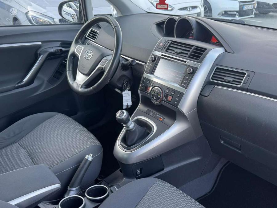 Brūns Toyota Verso 2015 Tauragė, ar dzinēja tilpumu 1.60 L un nobraukumu 248 tūkst. km par 5500 €, foto 12 vietnē AUTOMOTO.COM.LV