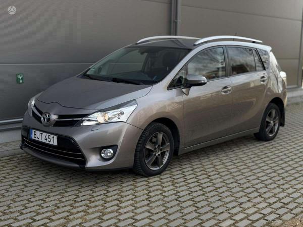 Brown Toyota Verso 2015 in Vilnius, with an engine capacity of 1.60 L and mileage of 257 thousand km for 4900 €, photo 1 on AUTOMOTO.COM.LV