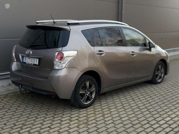 Brown Toyota Verso 2015 in Vilnius, with an engine capacity of 1.60 L and mileage of 257 thousand km for 4900 €, photo 3 on AUTOMOTO.COM.LV