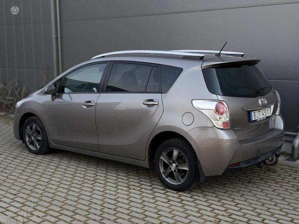Brown Toyota Verso 2015 in Vilnius, with an engine capacity of 1.60 L and mileage of 257 thousand km for 4900 €, photo 5 on AUTOMOTO.COM.LV
