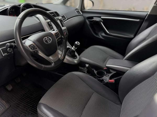 Brown Toyota Verso 2015 in Vilnius, with an engine capacity of 1.60 L and mileage of 257 thousand km for 4900 €, photo 7 on AUTOMOTO.COM.LV