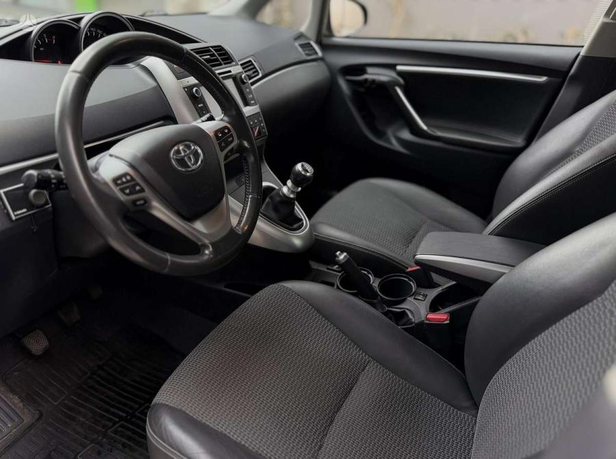 Brūns Toyota Verso 2015 Viļņa, ar dzinēja tilpumu 1.60 L un nobraukumu 257 tūkst. km par 4900 €, foto 7 vietnē AUTOMOTO.COM.LV