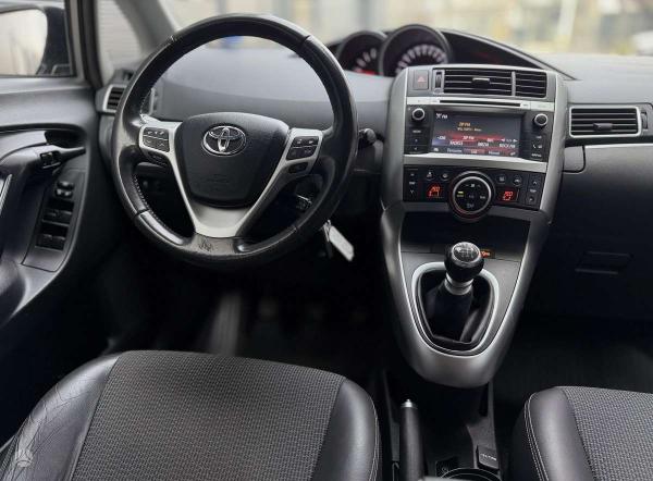 Brown Toyota Verso 2015 in Vilnius, with an engine capacity of 1.60 L and mileage of 257 thousand km for 4900 €, photo 10 on AUTOMOTO.COM.LV