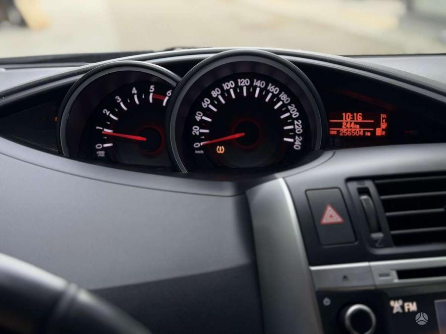 Brūns Toyota Verso 2015 Viļņa, ar dzinēja tilpumu 1.60 L un nobraukumu 257 tūkst. km par 4900 €, foto 12 vietnē AUTOMOTO.COM.LV