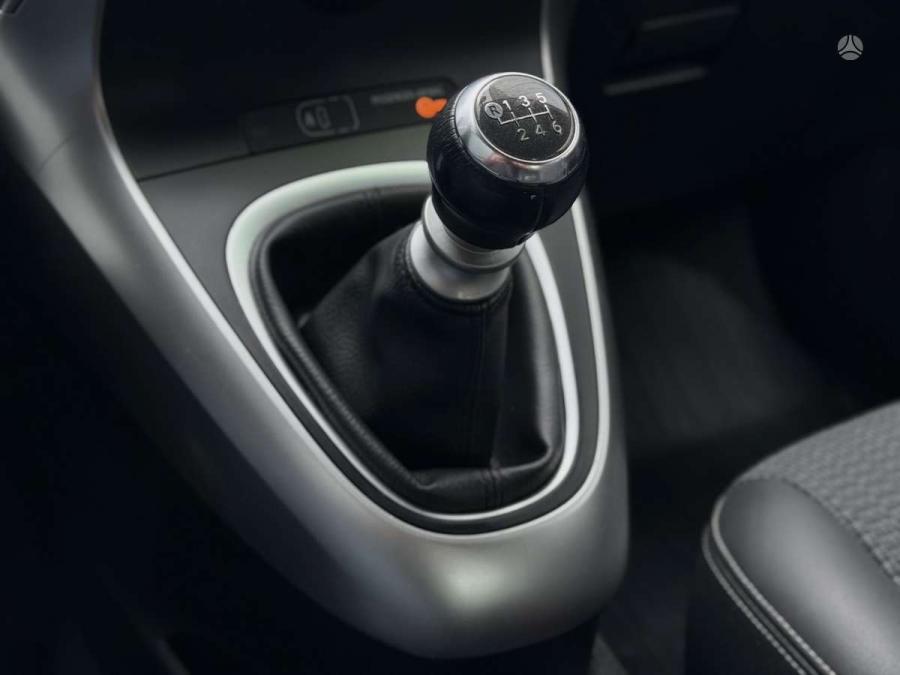 Brūns Toyota Verso 2015 Viļņa, ar dzinēja tilpumu 1.60 L un nobraukumu 257 tūkst. km par 4900 €, foto 18 vietnē AUTOMOTO.COM.LV