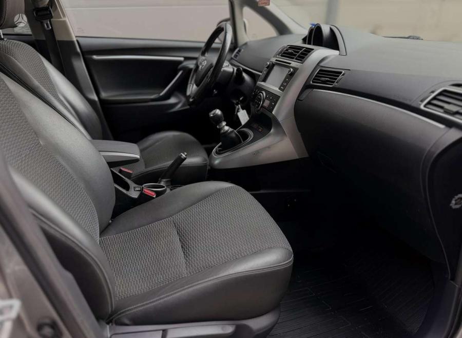 Brūns Toyota Verso 2015 Viļņa, ar dzinēja tilpumu 1.60 L un nobraukumu 257 tūkst. km par 4900 €, foto 21 vietnē AUTOMOTO.COM.LV