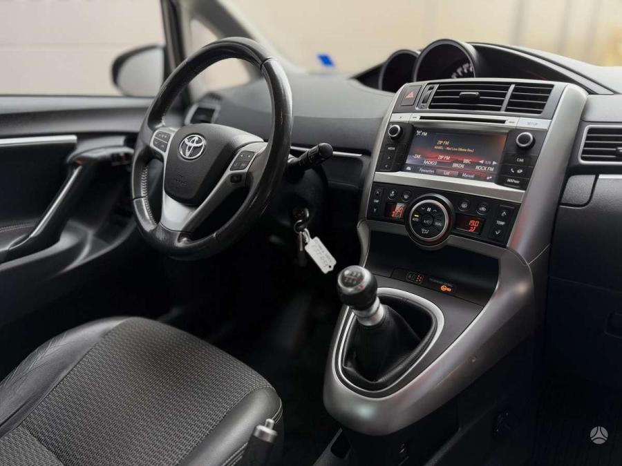 Brūns Toyota Verso 2015 Viļņa, ar dzinēja tilpumu 1.60 L un nobraukumu 257 tūkst. km par 4900 €, foto 22 vietnē AUTOMOTO.COM.LV