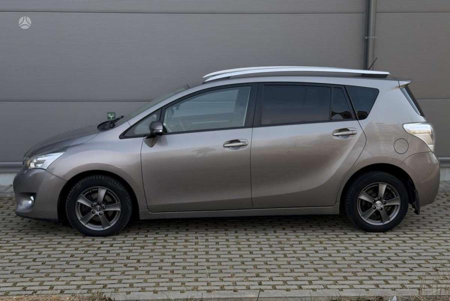 Brūns Toyota Verso 2015 Viļņa, ar dzinēja tilpumu 1.60 L un nobraukumu 257 tūkst. km par 4900 €, foto 24 vietnē AUTOMOTO.COM.LV