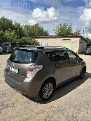 Brown Toyota Verso 2017 in Rezekne, with an engine capacity of 1.80 L and mileage of 121 thousand km for 9990 €, photo  on AUTOMOTO.COM.LV