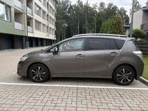 Brown Toyota Verso 2017 in Riga, with an engine capacity of 1.80 L and mileage of 138 thousand km for 12200 €, photo 4 on AUTOMOTO.COM.LV