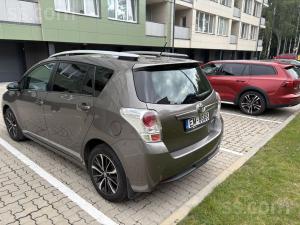 Brown Toyota Verso 2017 in Riga, with an engine capacity of 1.80 L and mileage of 138 thousand km for 12200 €, photo 5 on AUTOMOTO.COM.LV