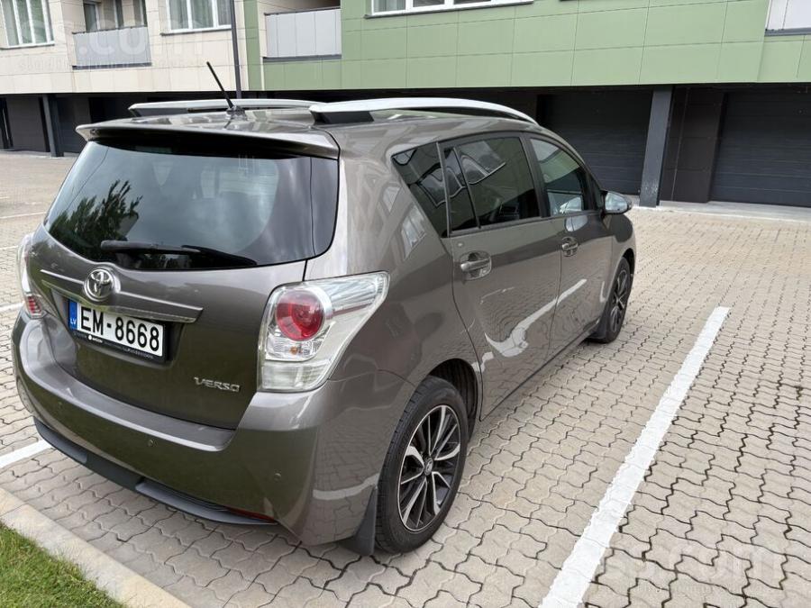Brown Toyota Verso 2017 in Riga, with an engine capacity of 1.80 L and mileage of 138 thousand km for 12200 €, photo 6 on AUTOMOTO.COM.LV