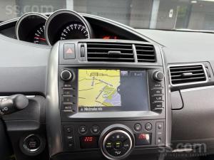 Brown Toyota Verso 2017 in Riga, with an engine capacity of 1.80 L and mileage of 138 thousand km for 12200 €, photo 8 on AUTOMOTO.COM.LV