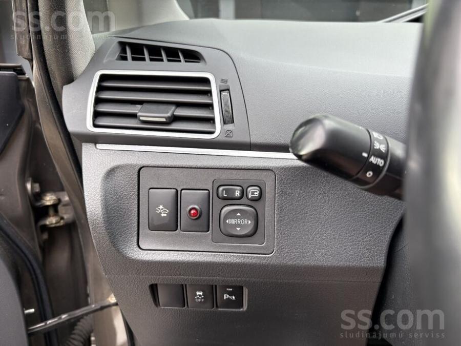 Brown Toyota Verso 2017 in Riga, with an engine capacity of 1.80 L and mileage of 138 thousand km for 12200 €, photo 9 on AUTOMOTO.COM.LV