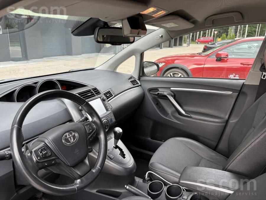 Brown Toyota Verso 2017 in Riga, with an engine capacity of 1.80 L and mileage of 138 thousand km for 12200 €, photo 10 on AUTOMOTO.COM.LV