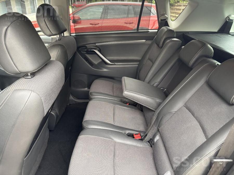 Brown Toyota Verso 2017 in Riga, with an engine capacity of 1.80 L and mileage of 138 thousand km for 12200 €, photo 11 on AUTOMOTO.COM.LV