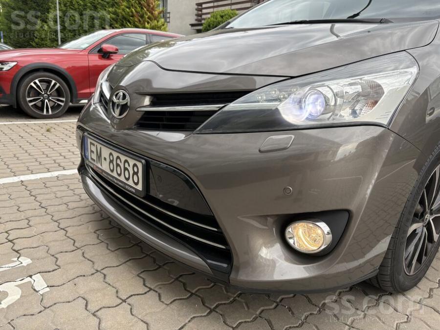 Brown Toyota Verso 2017 in Riga, with an engine capacity of 1.80 L and mileage of 138 thousand km for 12200 €, photo 14 on AUTOMOTO.COM.LV