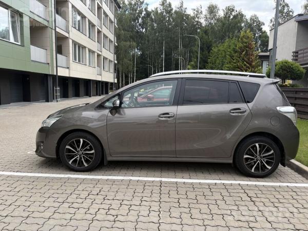 Brūns Toyota Verso 2017 Rīga, ar dzinēja tilpumu 1.80 L un nobraukumu 138 tūkst. km par 11300 €, foto 3 vietnē AUTOMOTO.COM.LV