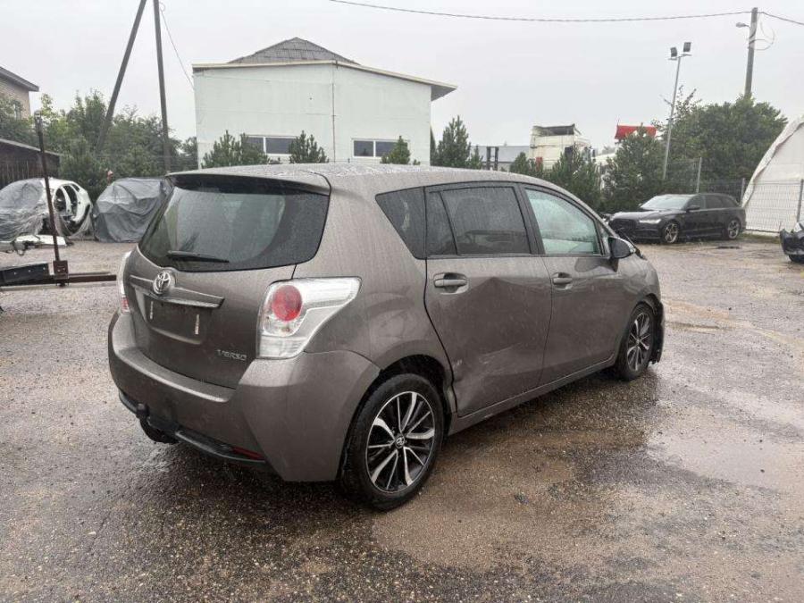 Brūns Toyota Verso 2018 Radviliškis, ar dzinēja tilpumu 1.80 L un nobraukumu 254 tūkst. km par 6450 €, foto 6 vietnē AUTOMOTO.COM.LV