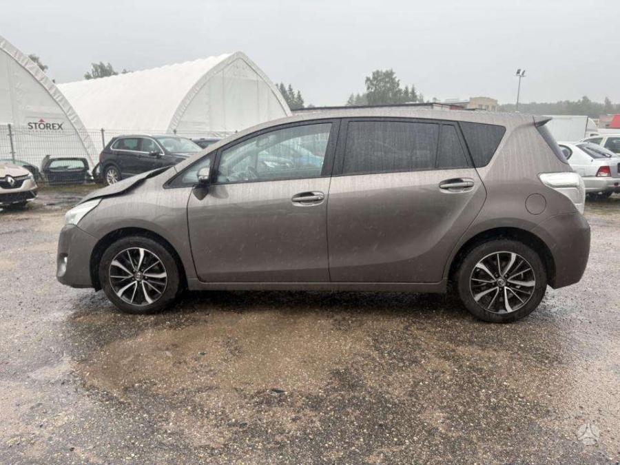 Brūns Toyota Verso 2018 Radviliškis, ar dzinēja tilpumu 1.80 L un nobraukumu 254 tūkst. km par 6450 €, foto 9 vietnē AUTOMOTO.COM.LV