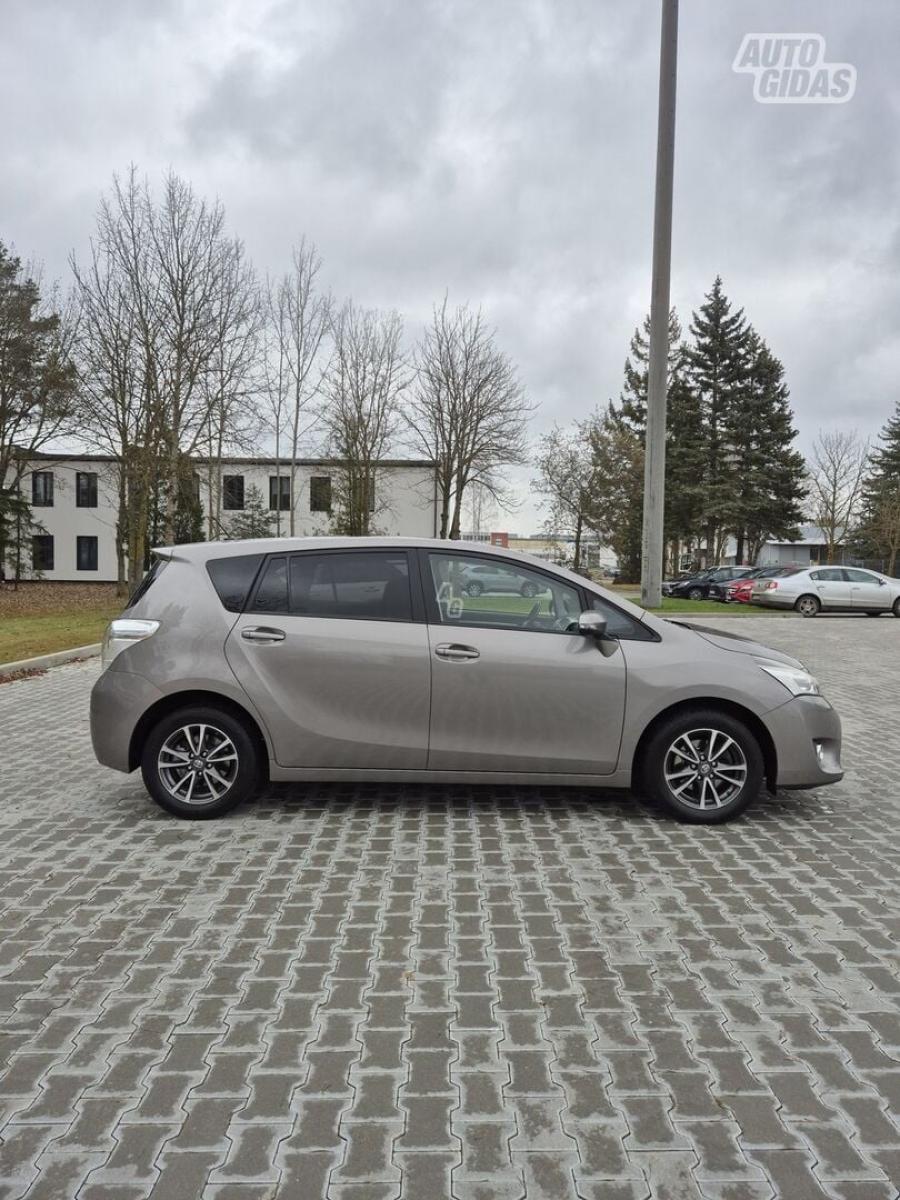 Brūns Toyota Verso 2014 Šauļi, ar dzinēja tilpumu 1.60 L un nobraukumu 209 tūkst. km par 6200 €, foto 2 vietnē AUTOMOTO.COM.LV