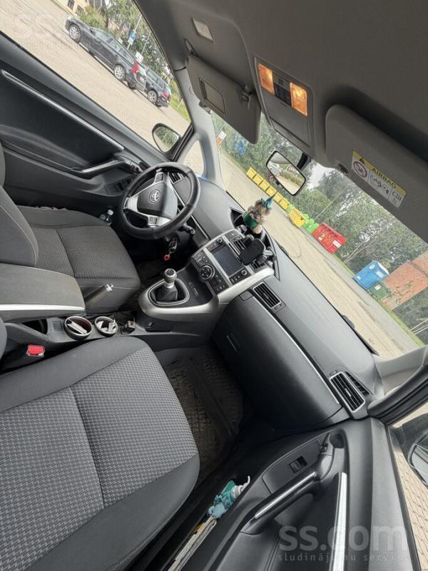 Brūns Toyota Verso 2014 Saldus, ar dzinēja tilpumu 1.60 L un nobraukumu 218 tūkst. km par 6000 €, foto 5 vietnē AUTOMOTO.COM.LV