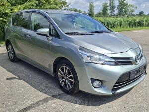 Green Toyota Verso 2013 in Ukmerge, with an engine capacity of 2.00 L and mileage of 232 thousand km for 5950 €, photo 3 on AUTOMOTO.COM.LV