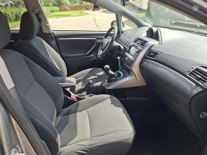 Green Toyota Verso 2013 in Ukmerge, with an engine capacity of 2.00 L and mileage of 232 thousand km for 5950 €, photo 15 on AUTOMOTO.COM.LV