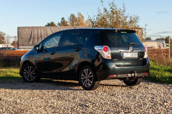 Green Toyota Verso 2014 in Riga, with an engine capacity of 1.60 L and mileage of 192 thousand km for 6500 €, photo 2 on AUTOMOTO.COM.LV