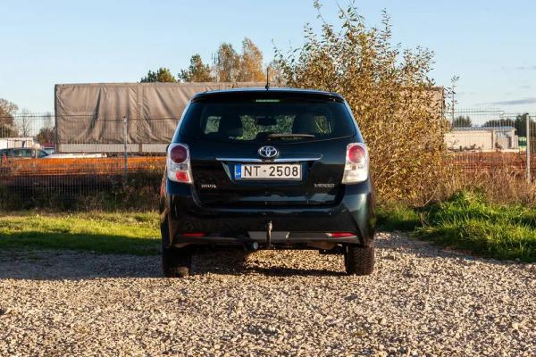 Green Toyota Verso 2014 in Riga, with an engine capacity of 1.60 L and mileage of 192 thousand km for 6500 €, photo 7 on AUTOMOTO.COM.LV