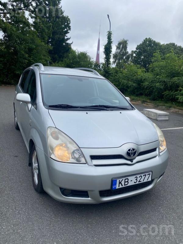 Grey Toyota Verso 2006 in Riga, with an engine capacity of 2.20 L and mileage of 263 thousand km for 2026 €, photo 1 on AUTOMOTO.COM.LV